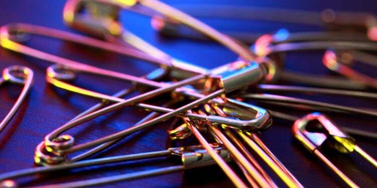 Safety Pins:Guide to Using for Fashion and Function